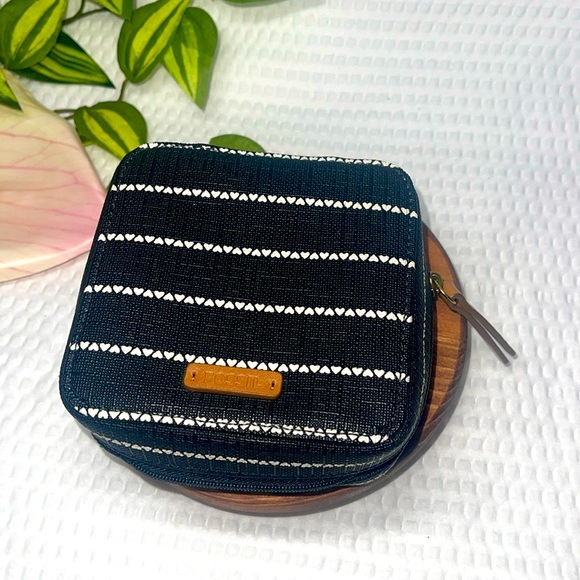 Fossil | Bags | Fossil Small Leather Travel Jewelry Case Box Pouch 4x4 ...